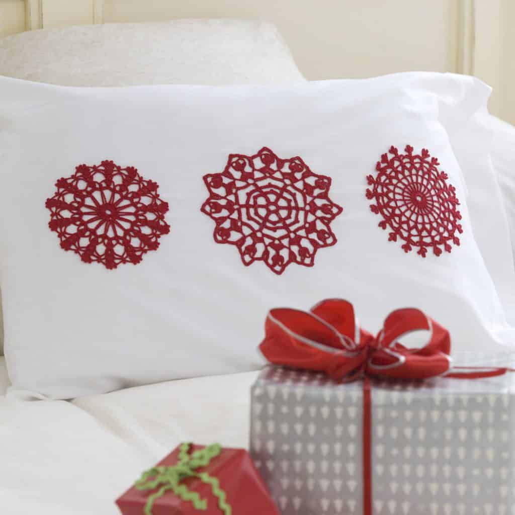 Snowflake Appliqués Free Crochet Pattern | Lyns Crafts